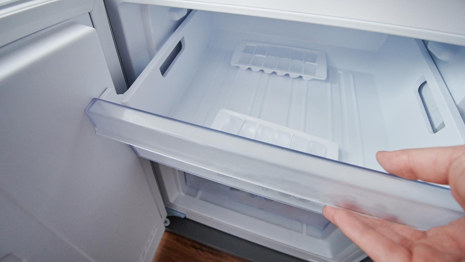 How to Clean a Freezer Without Turning It off: Easy Step-by-Step Guide